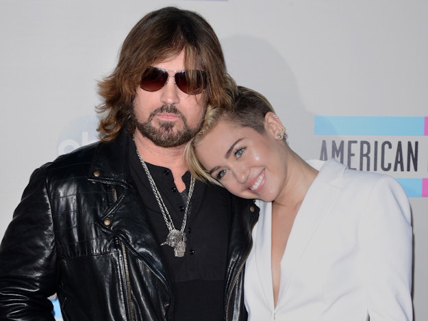 Billy Ray Cyrus verlobt sich mit 34-Jähriger | bigFM Billy Ray Cyrus verlobt sich mit 34-Jähriger | bigFM